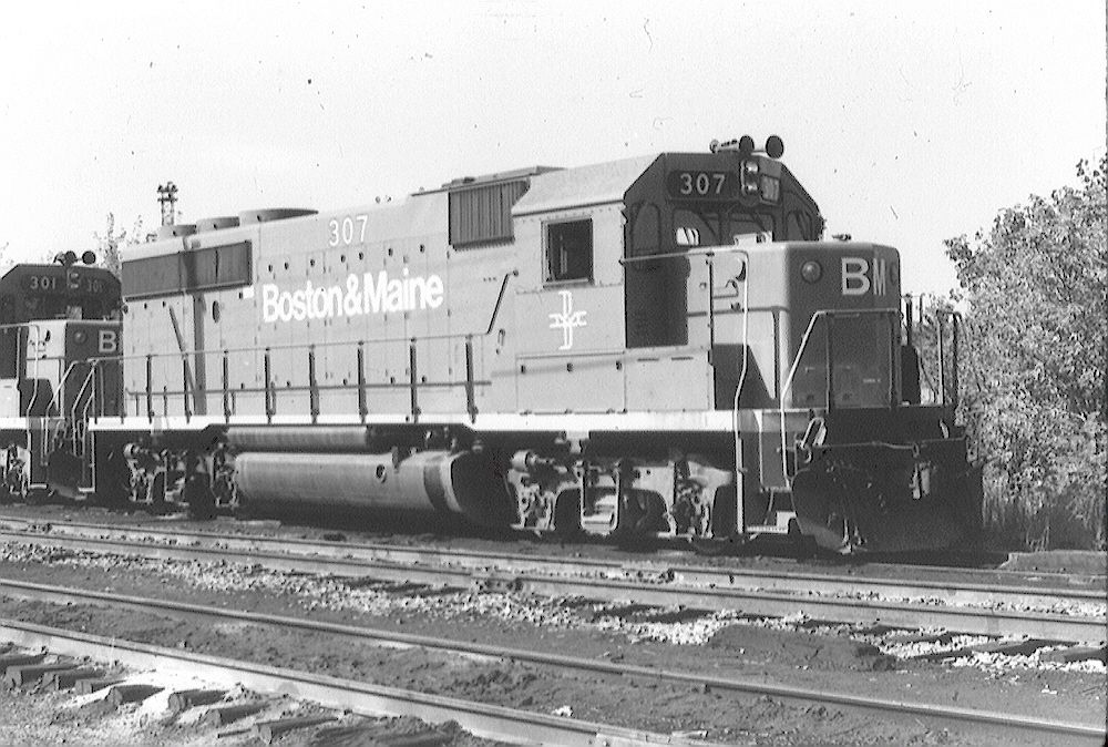 B&M GP-40-2 307